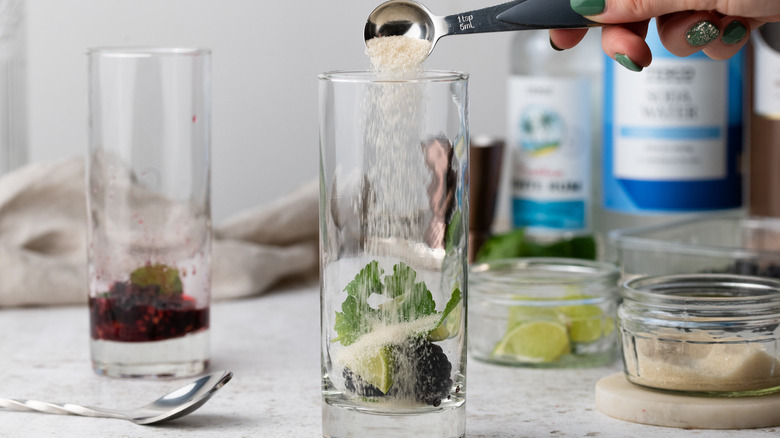 Hibiscus and blackberry mojito cocktail recipe