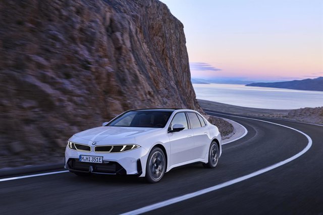 BMW abre los pedidos del i3 50 xDrive en España, con 900 km de ...