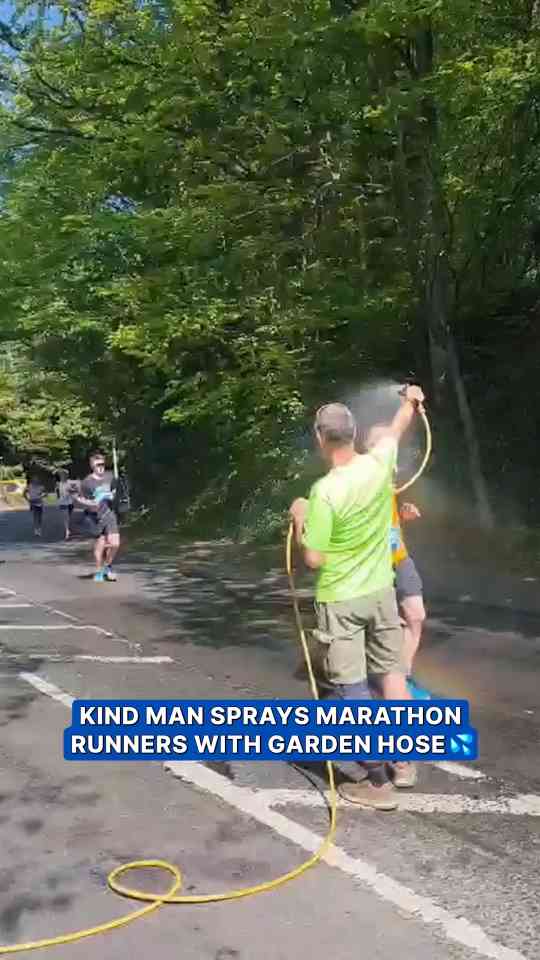 Resident cools down marathon runners with garden hose