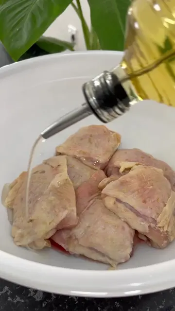 Juicy turmeric baked chicken thighs in one pan
