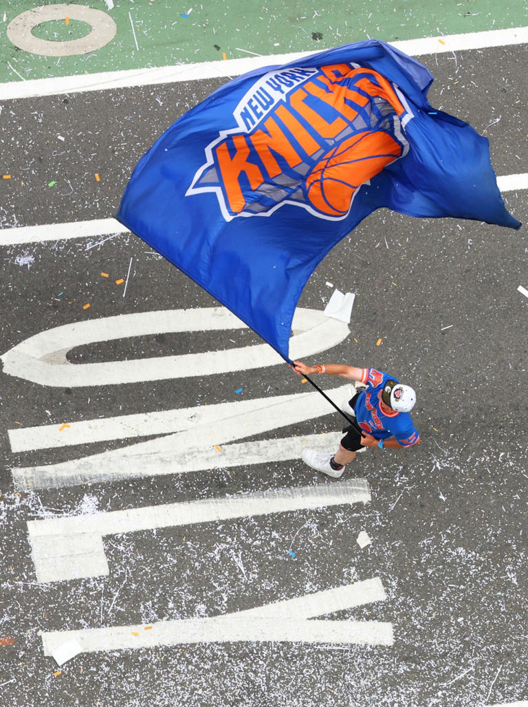 Knicks fans trade bathroom entry codes, tips as crowds flood ticker ...