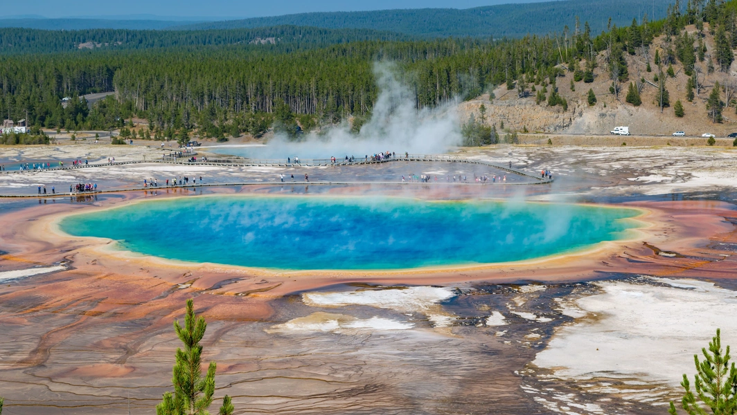 10 iconic natural and architectural wonders