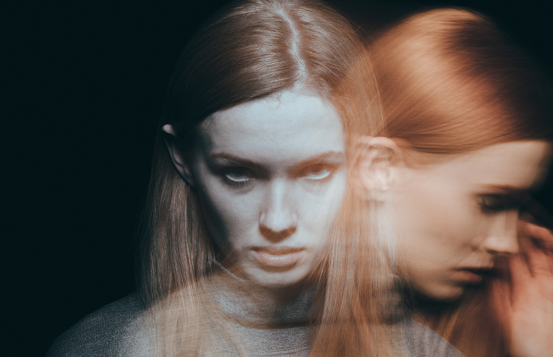 What are the signs and symptoms of schizophrenia?