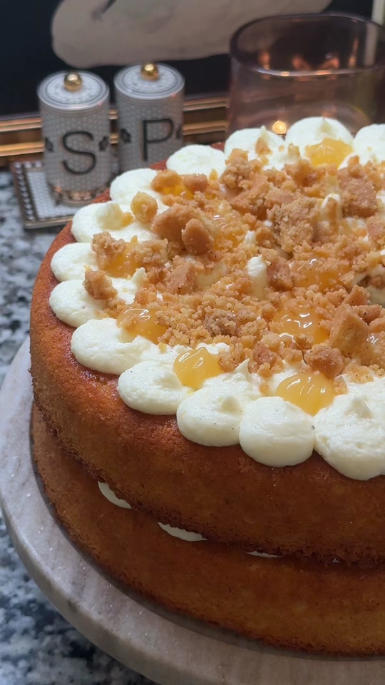 Lemon cake with mascarpone frosting and brown butter cookies