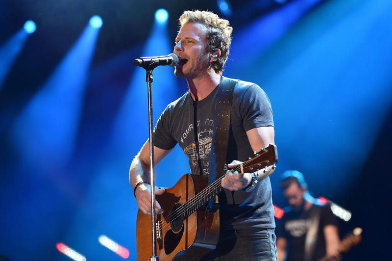 Dierks Bentley's 'Black' No. 1 on top country albums: Chart rewind 2016
