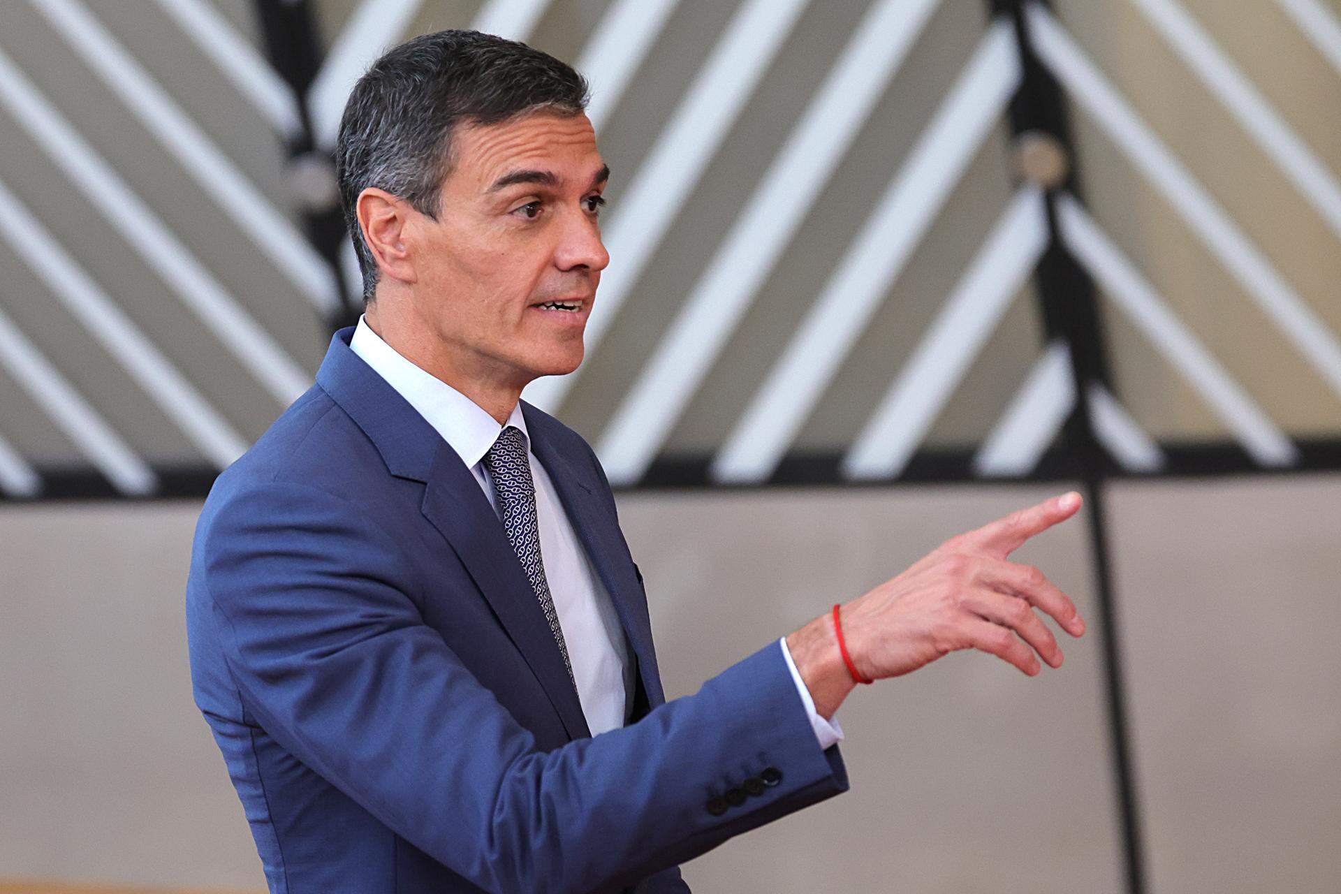 Sánchez expresa su solidaridad con Zapatero y sus hijas y mantiene la ...