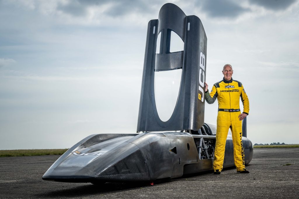 Hydrogen-powered car attempts to break world speed record