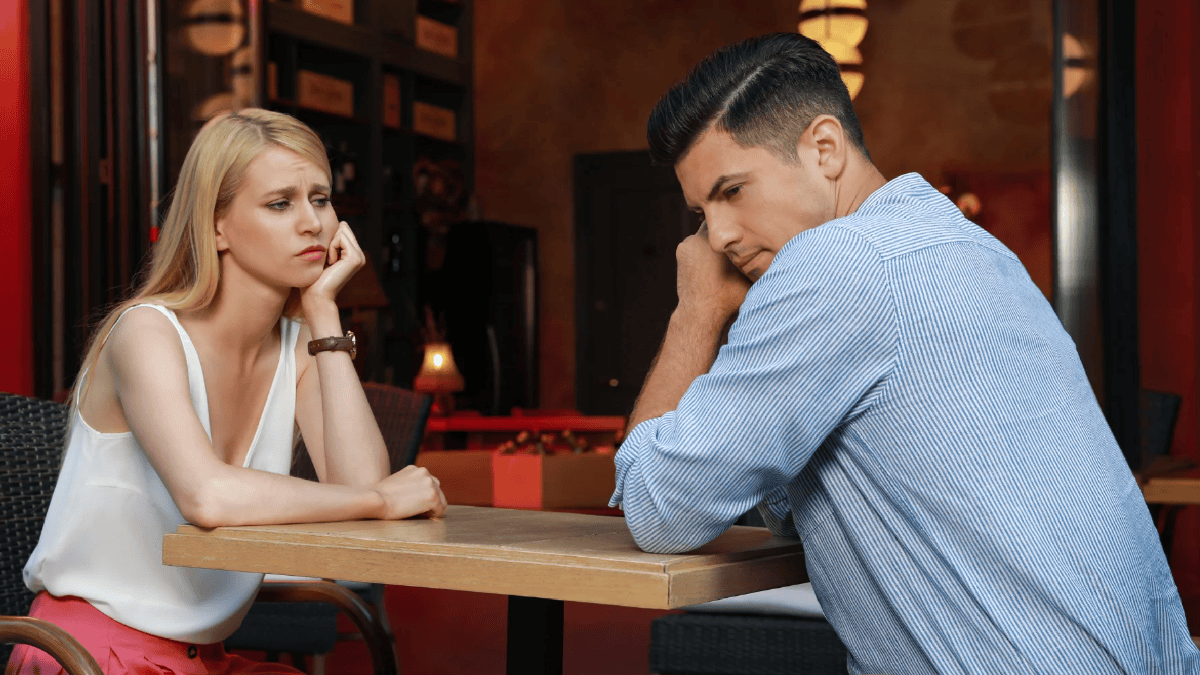 9 'weird' body language signs that instantly reveal a liar, according ...