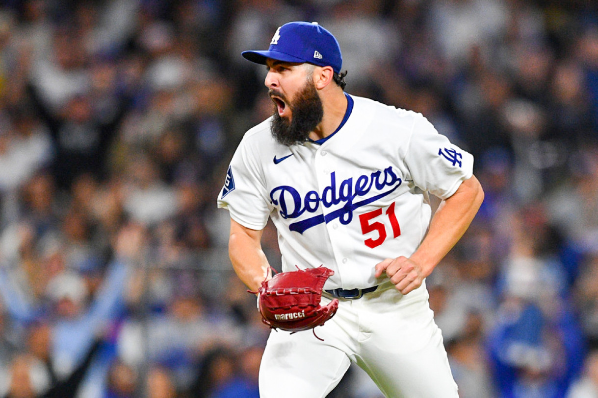 Alex Vesia tallies third save, remains elite closer handcuff to roster