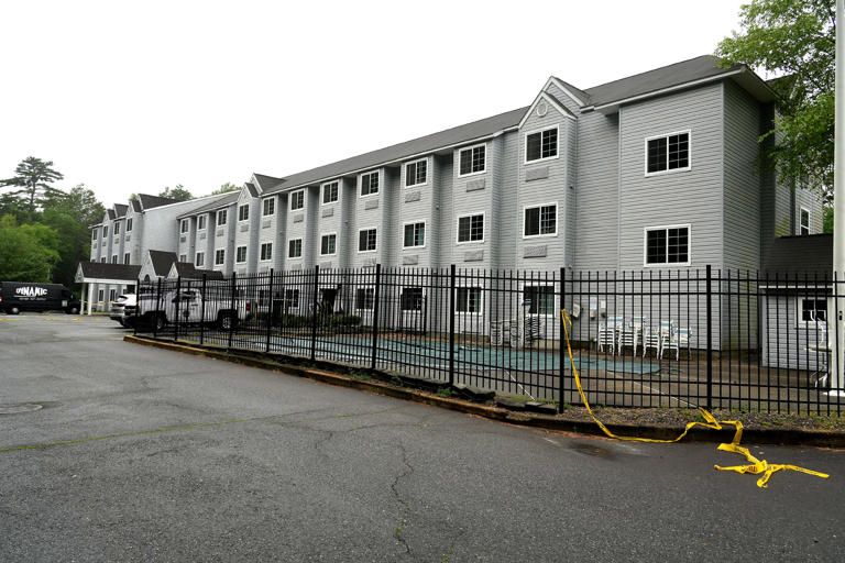 Sturbridge police investigate crash, report of shooting at hotel