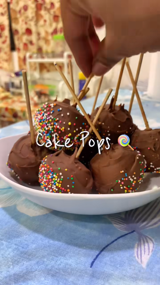 A closer look at this impressive cake pop creation