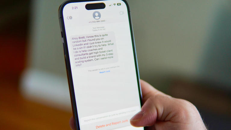 5 text scams to delete on sight, according to the FBI