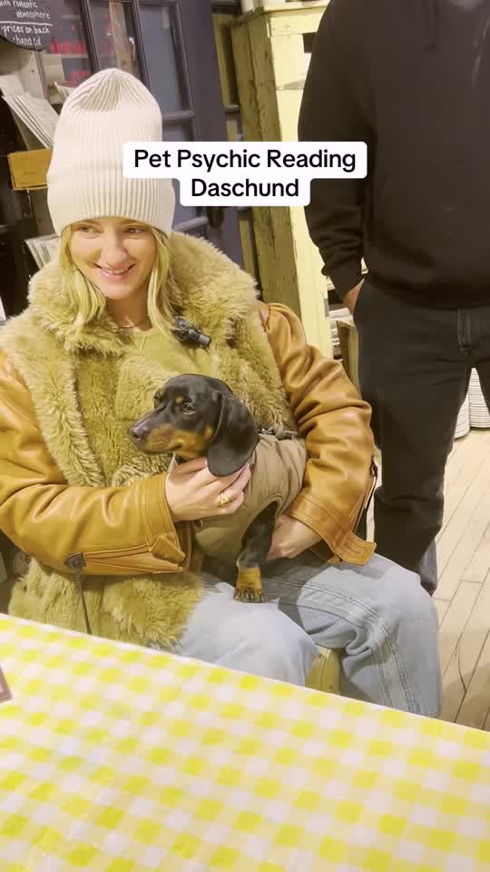 Pet psychic leaves owner speechless - "How did you know that?"
