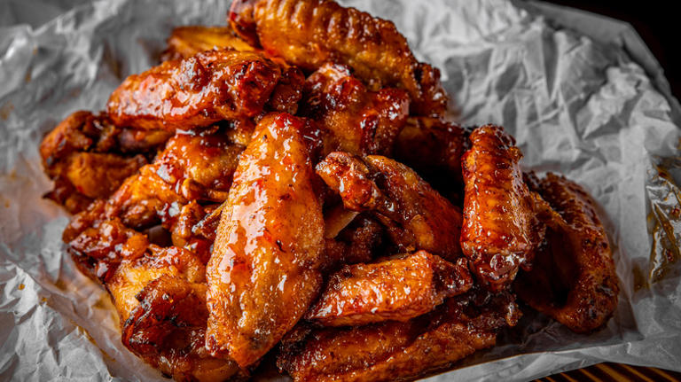 10 frozen chicken wings shoppers swear are better than takeout