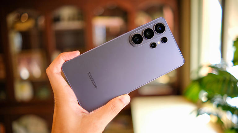 Do iPhones last longer than Samsung phones?