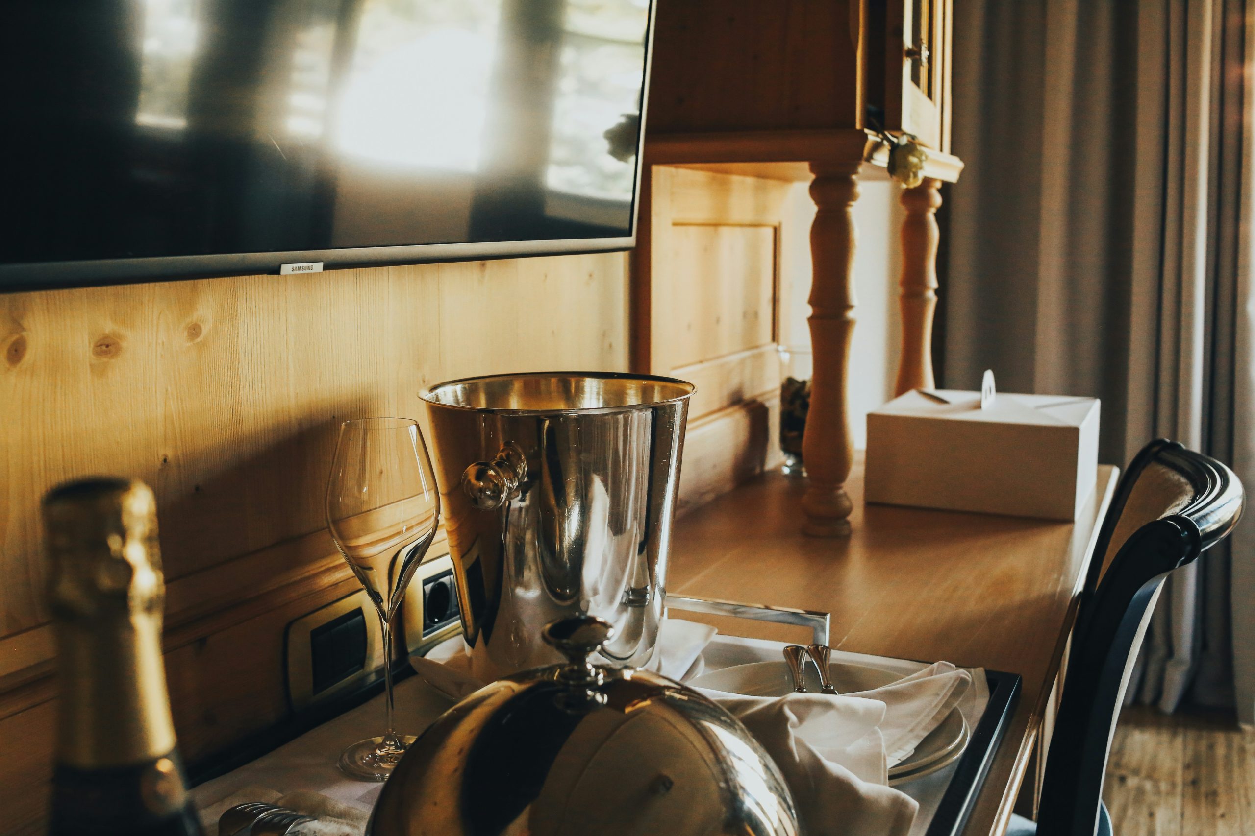 32 vintage ice buckets from the mid-century era worth finding