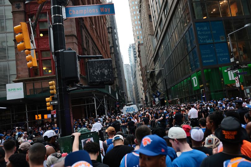 New York Knicks fans crushed as poorly planned parade causes chaos