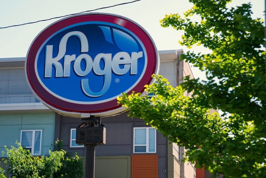 Kroger stock crashes 10% on triple whammy: missed earnings, squeezed ...