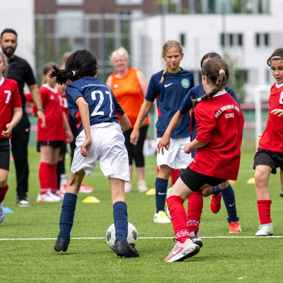 380 Schülerinnen kicken beim „Mädchen-Grundschul-Cup“ in Düsseldorf