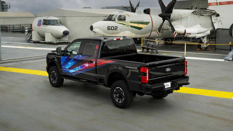Ford custom garage builds a Super Duty for the extremely patriotic