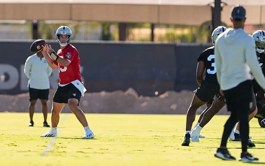 Kubiak keeps QB battle open despite Mendoza’s top-pick status