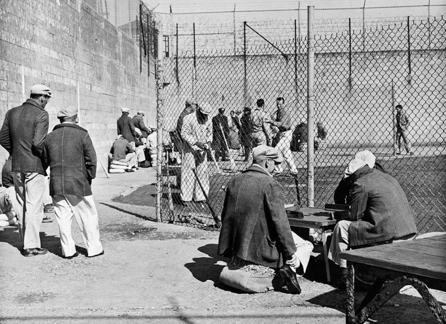 29 photos of life inside Alcatraz prison