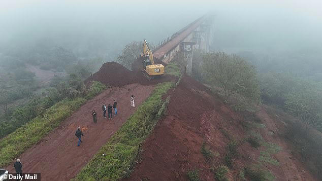 'Skeleton Bridge' to be demolished after student's bungee death