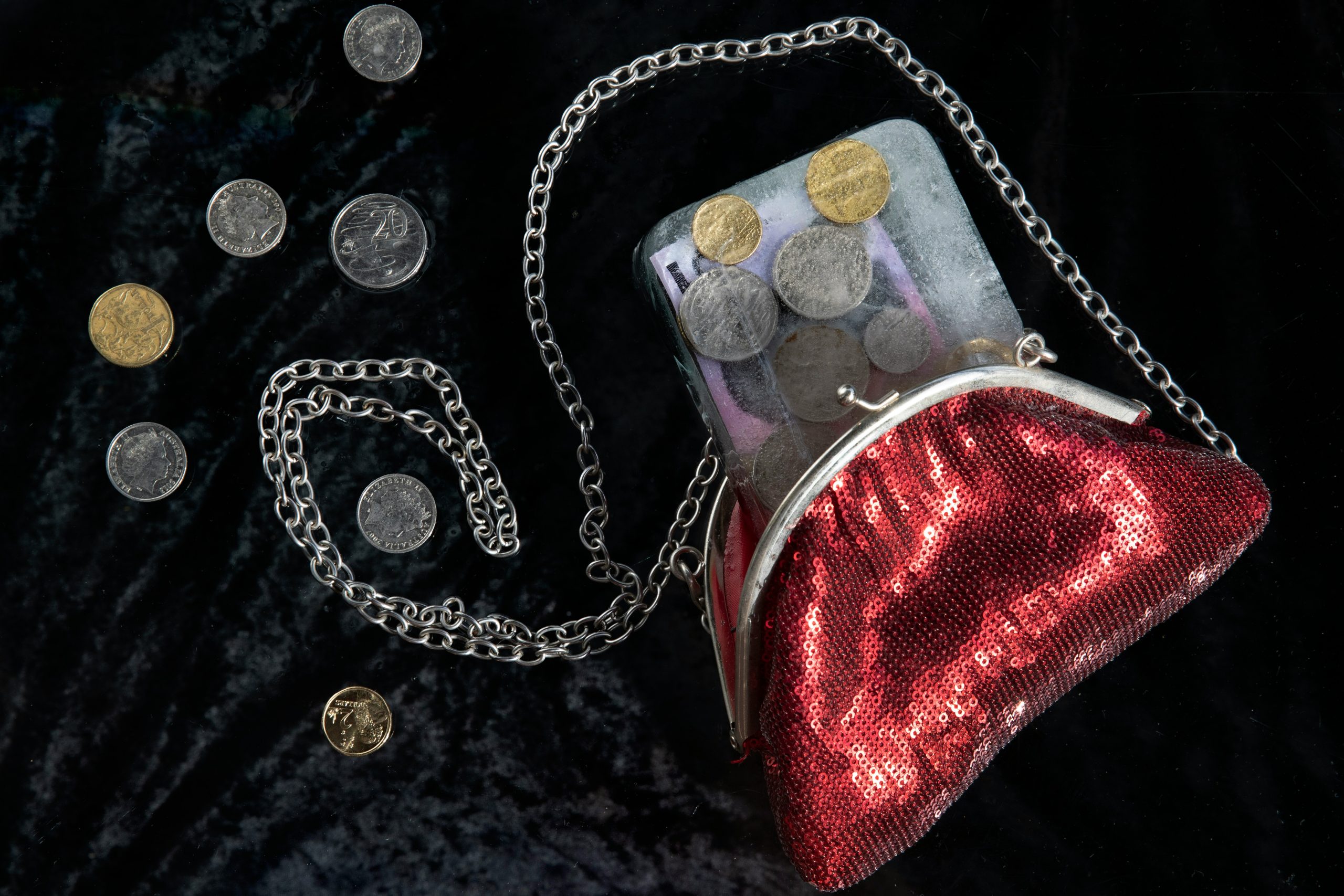 26 vintage coin purses and change holders with surprising value
