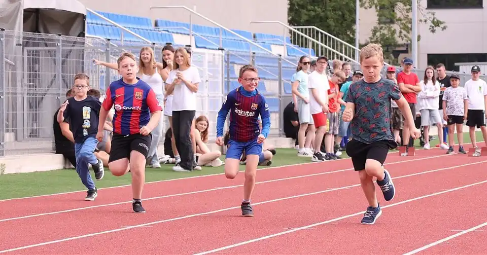 Licealiści i uczniowie ZSS na sportowo w parku w Śremie. Sprawdź, jak ...