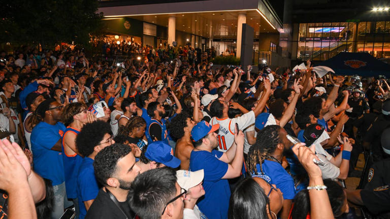 Thousands of Knicks fans being shut out of championship parade