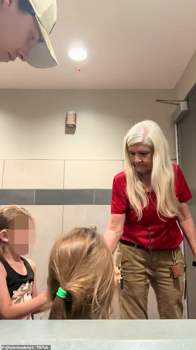Father keeps his cool as man calls cops on him for taking his daughters ...