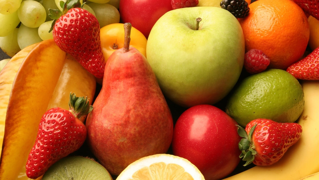 Dietician debunks myths on fruit timing, hydration and detox claims