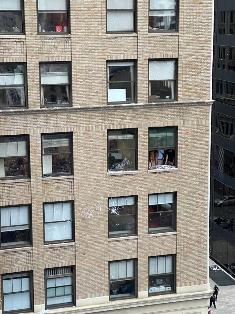 The hottest office perk in NYC today: a front-row view of the Knicks parade