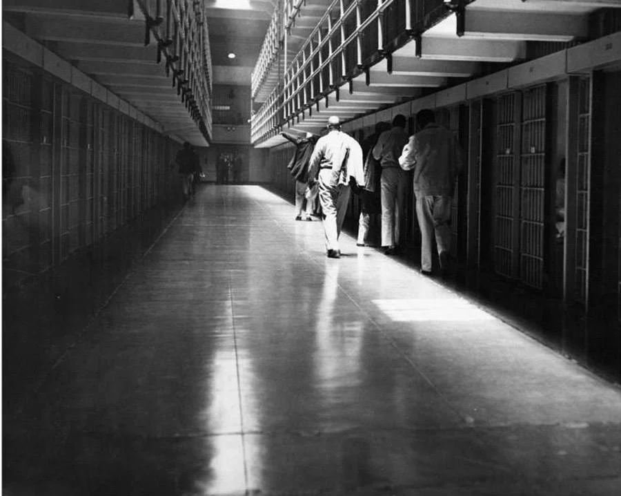29 photos of life inside Alcatraz prison