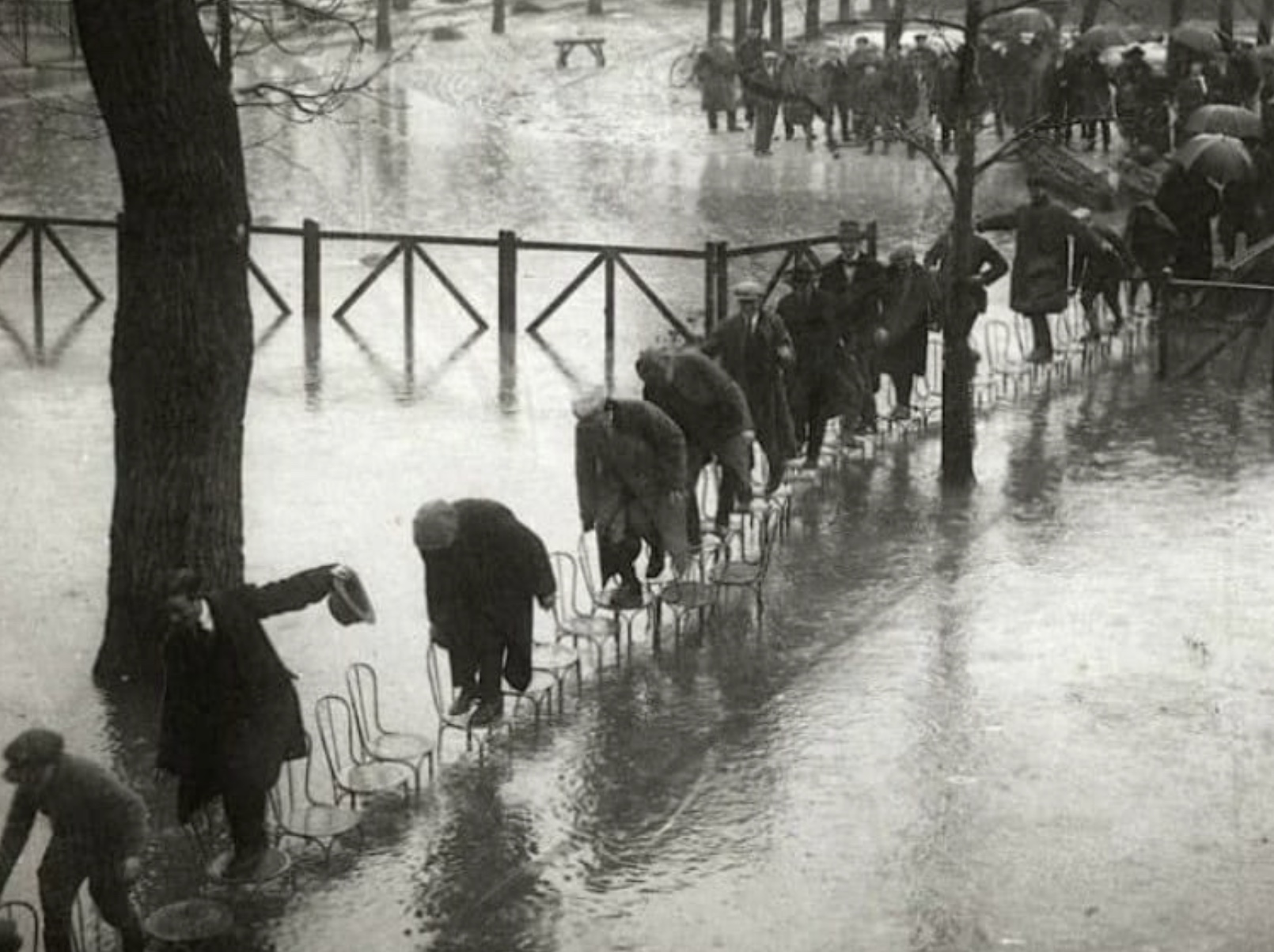 21 photos of weirdness during the Roaring Twenties