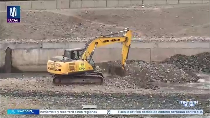 Descolmatan el río Rímac ante riesgo por El Niño