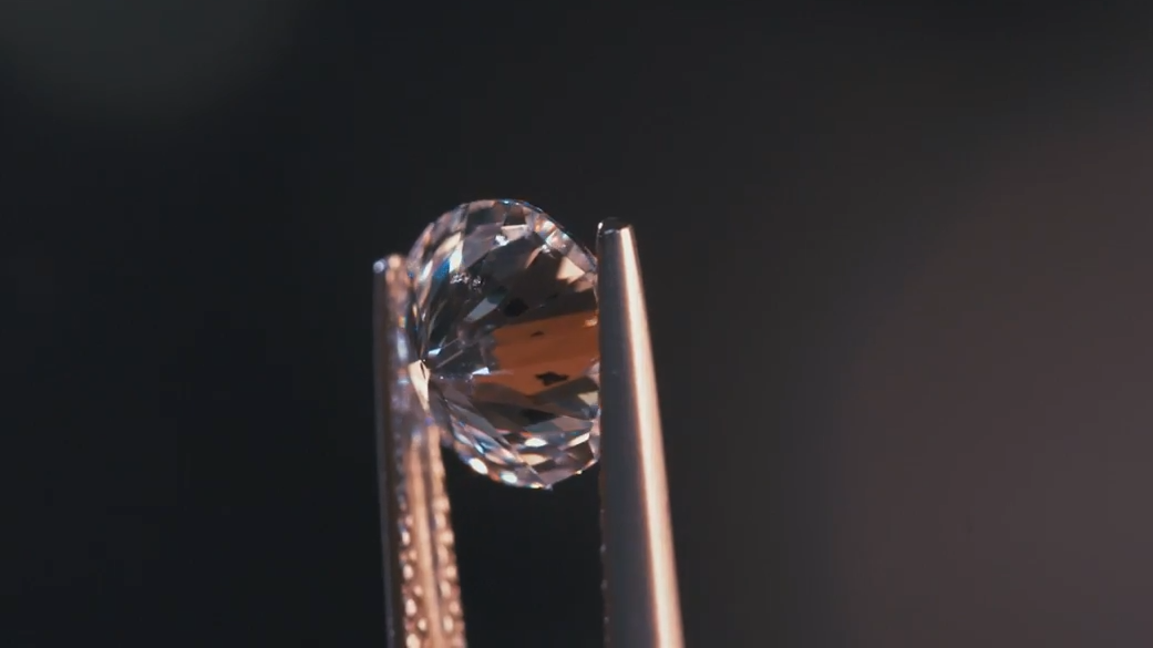 Watch how a $250,000 diamond vanished during Formula 1: "It was never ...