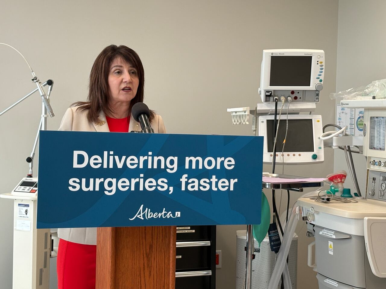 Eligible doctors in Alberta can work in both public, private systems ...