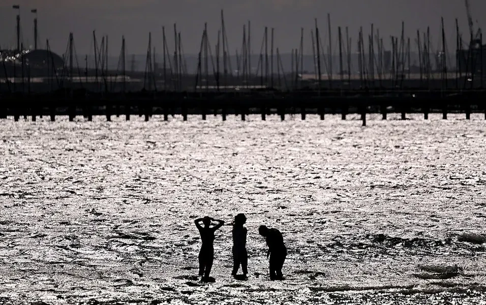 Melbourne records warmest June night as winter chill nears