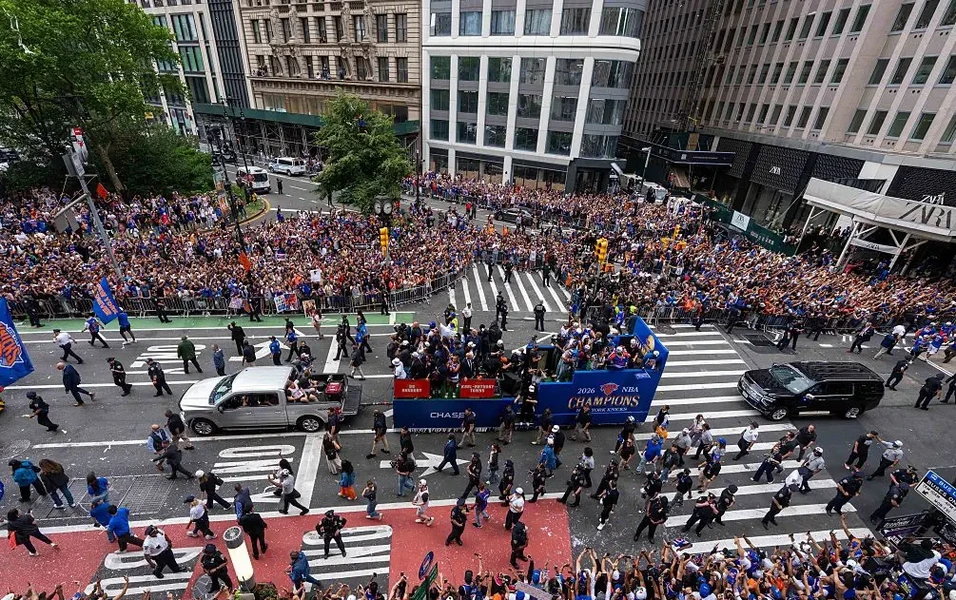 Mikal Bridges fulfills parade wish by bringing dog on float