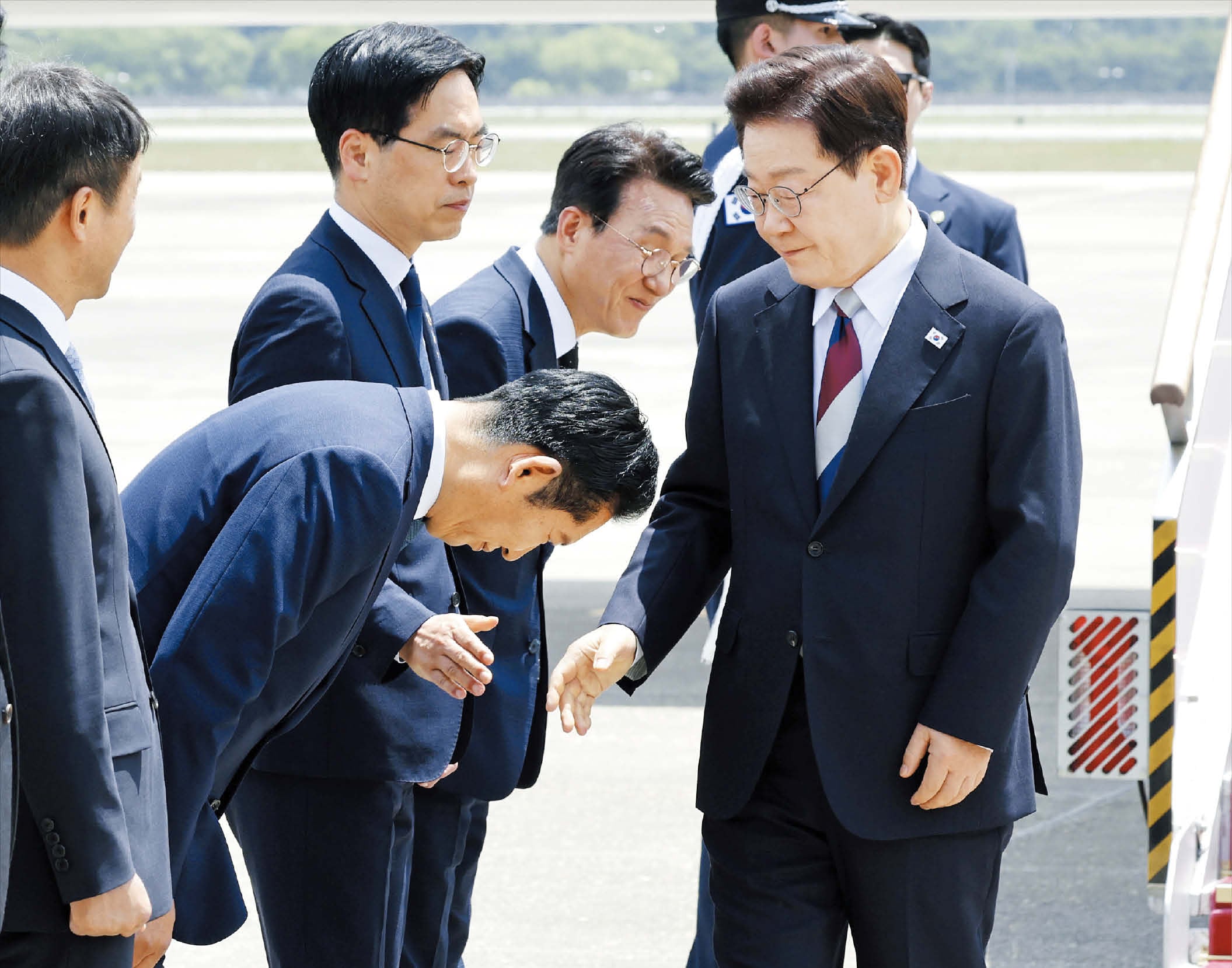President Lee Jae Myung returns amid Democratic Party factional tensions