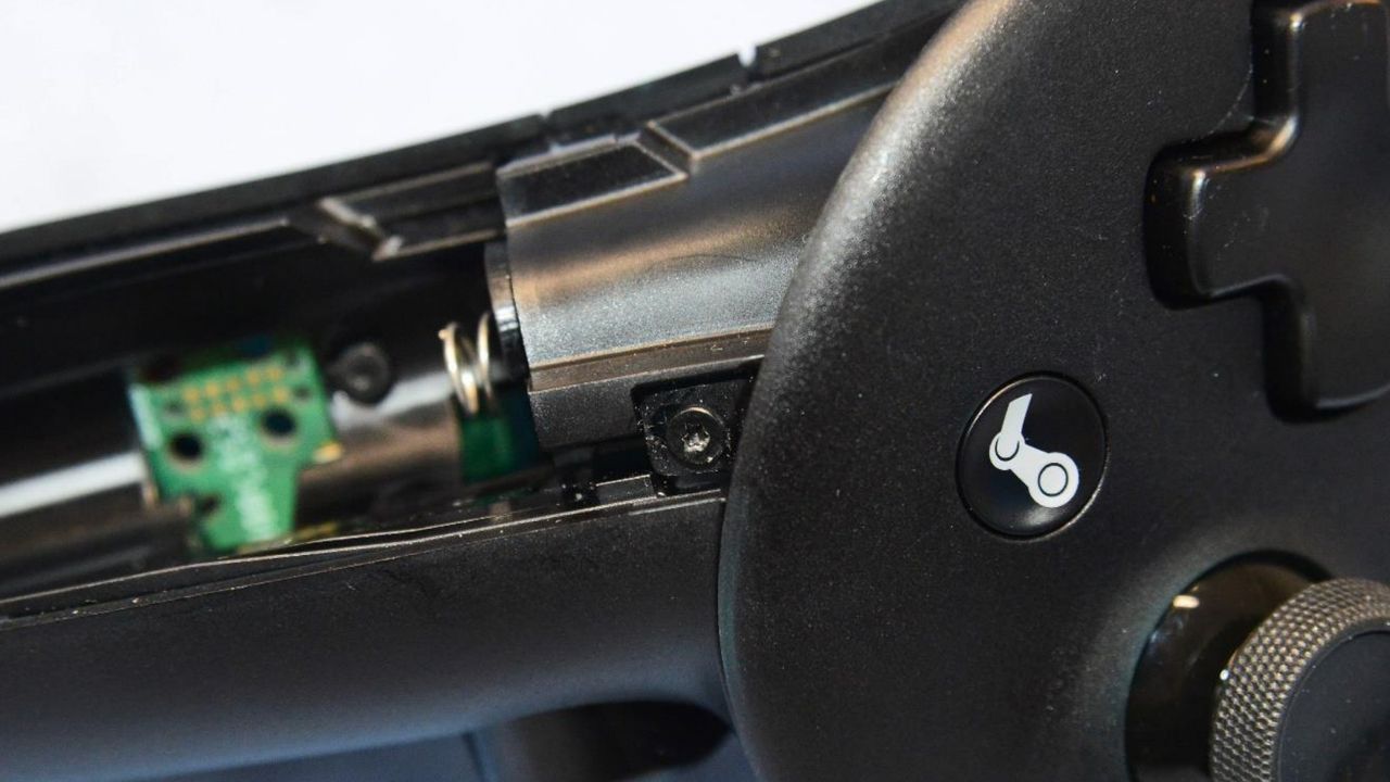 The Steam Frame controller looks like it might be pretty repairable