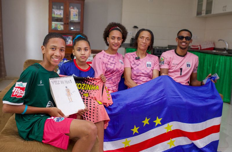 Soccer-Cape Verde keeper Vozinha's mother gets visa to watch son at ...