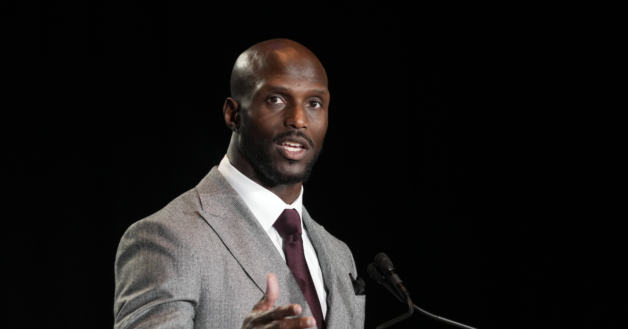 ESPN re-signs key analyst