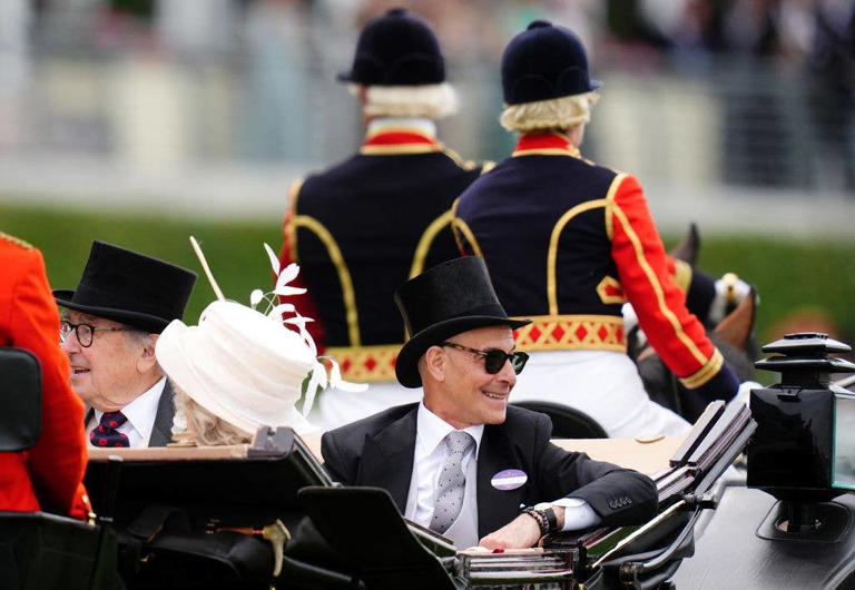 Stanley Tucci and wife Felicity surprise with carriage procession debut ...