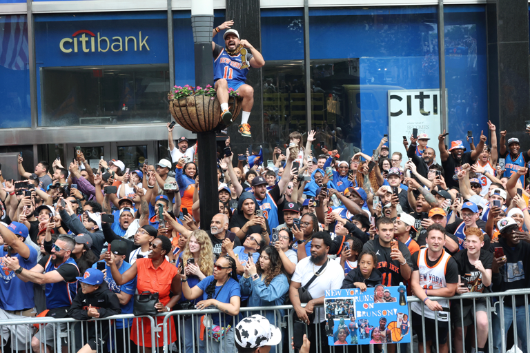 From the subway to the streets, New York gave the Knicks the ...