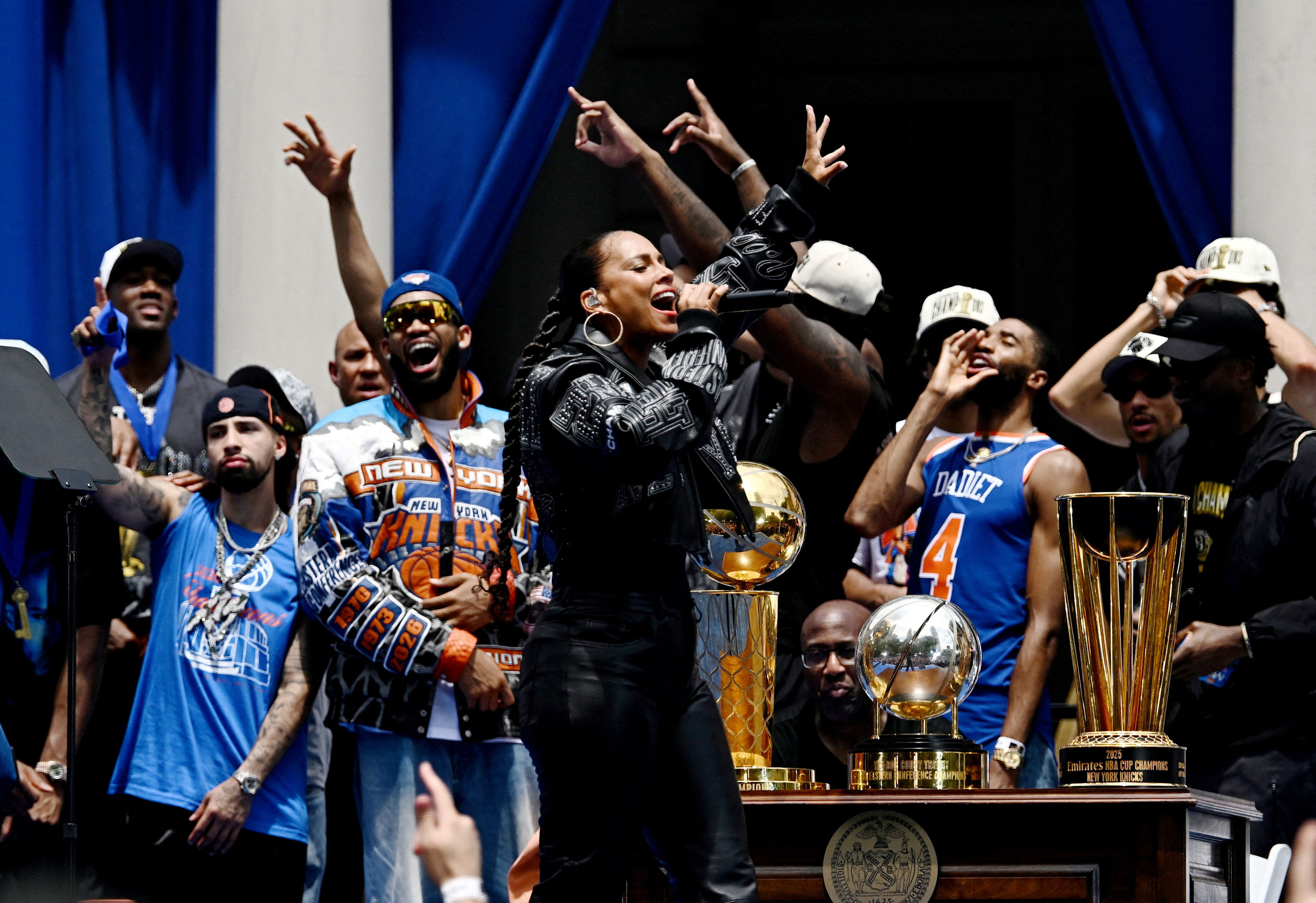 From the subway to the streets, New York gave the Knicks the ...