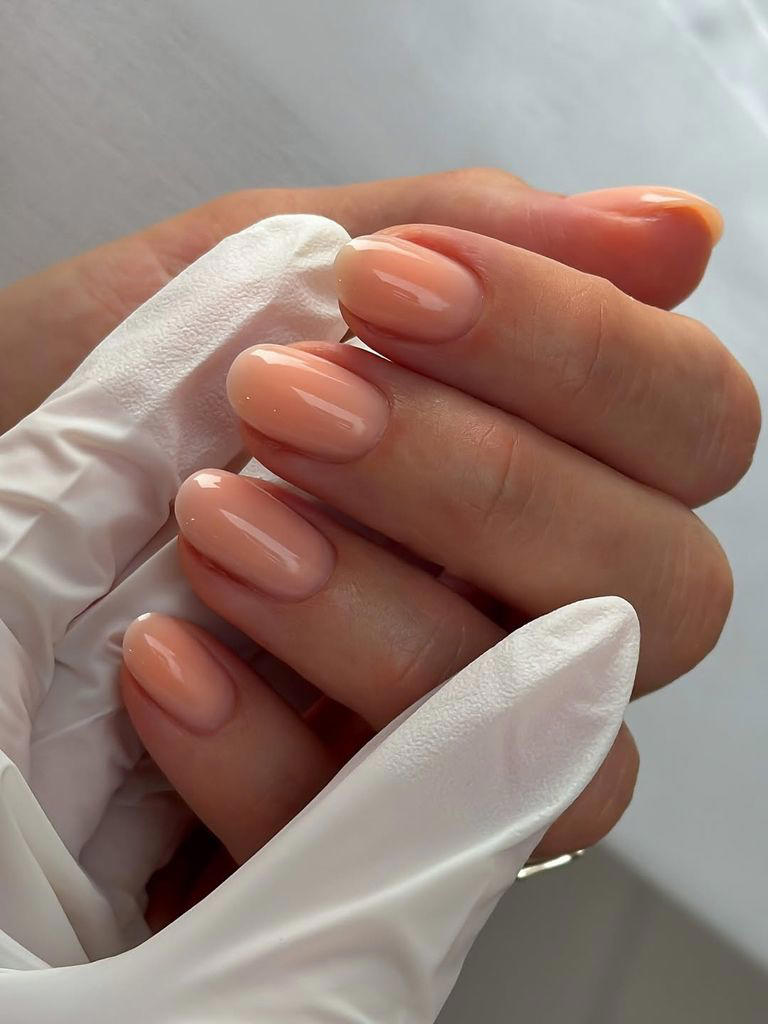 Ni naranja ni nude: el color de uñas que más potencia el bronceado se ...