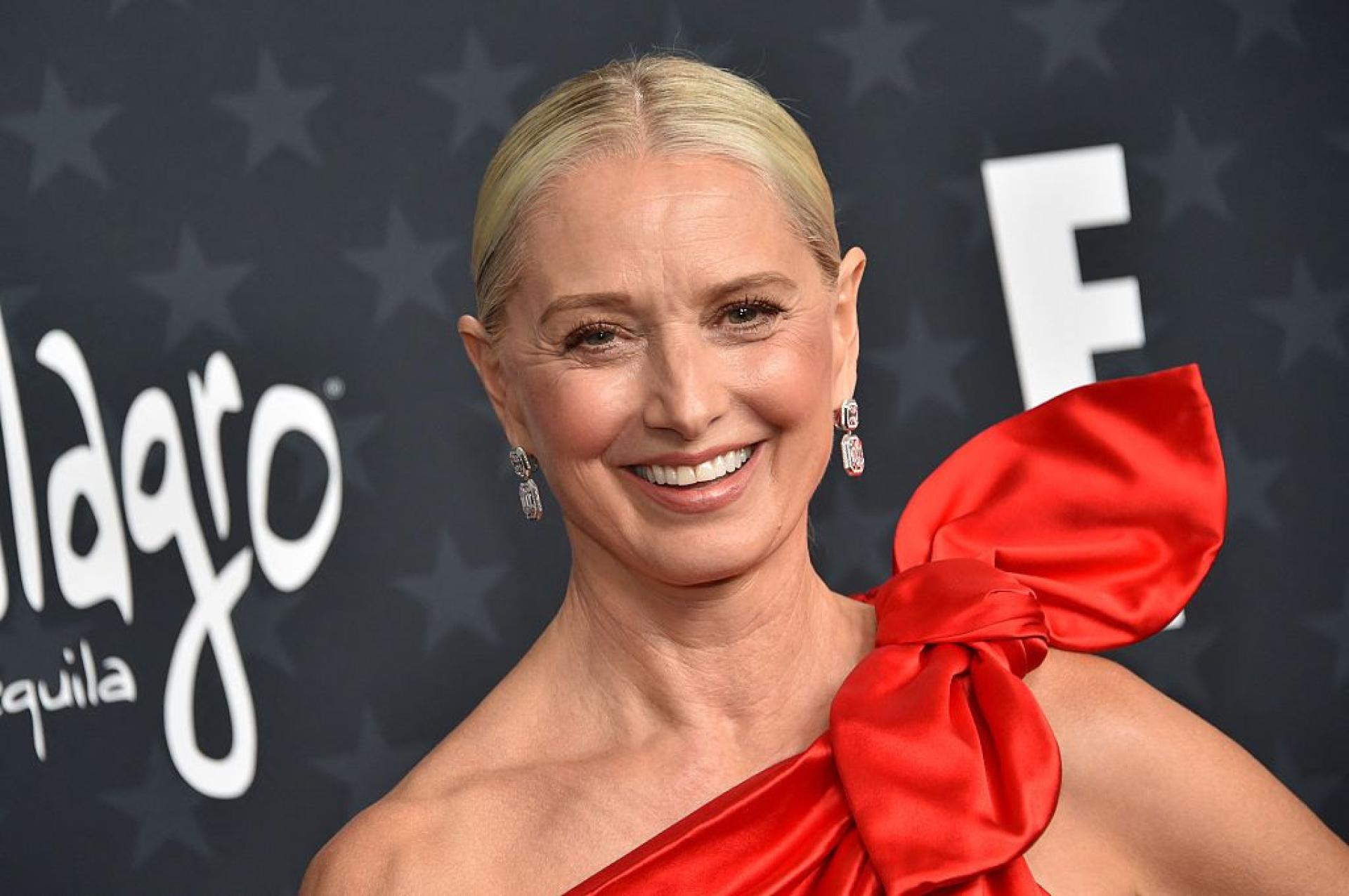 Katherine LaNasa says Dennis Hopper’s ghost haunted her after his death