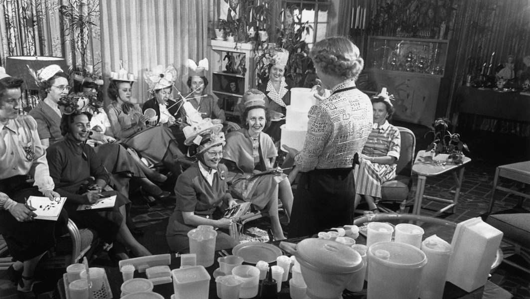 Strategies for finding affordable vintage Tupperware